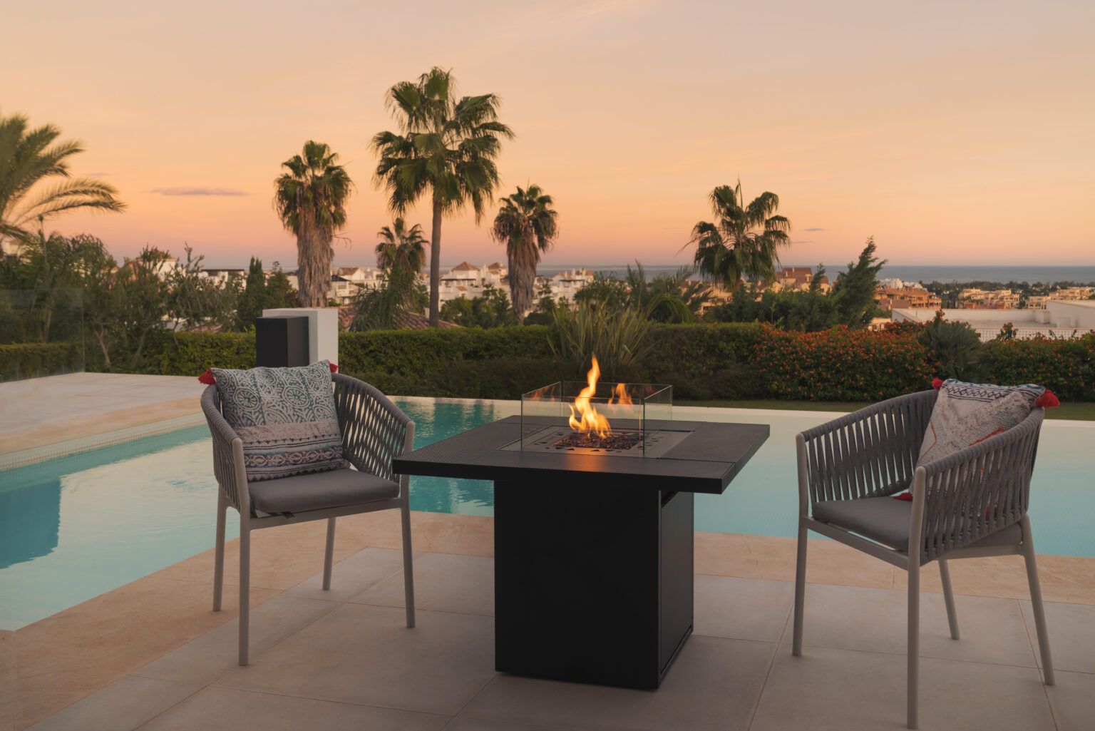 Élevez Votre Espace Extérieur avec les Tables de Feu : La Tendance ...